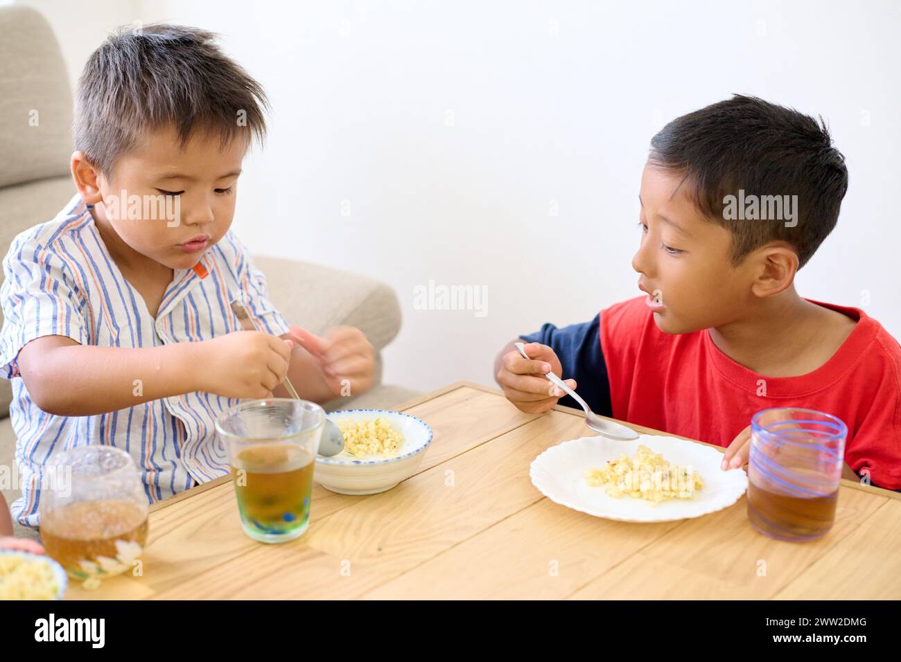 School children lunch drink hi-res stock photography and images - Alamy