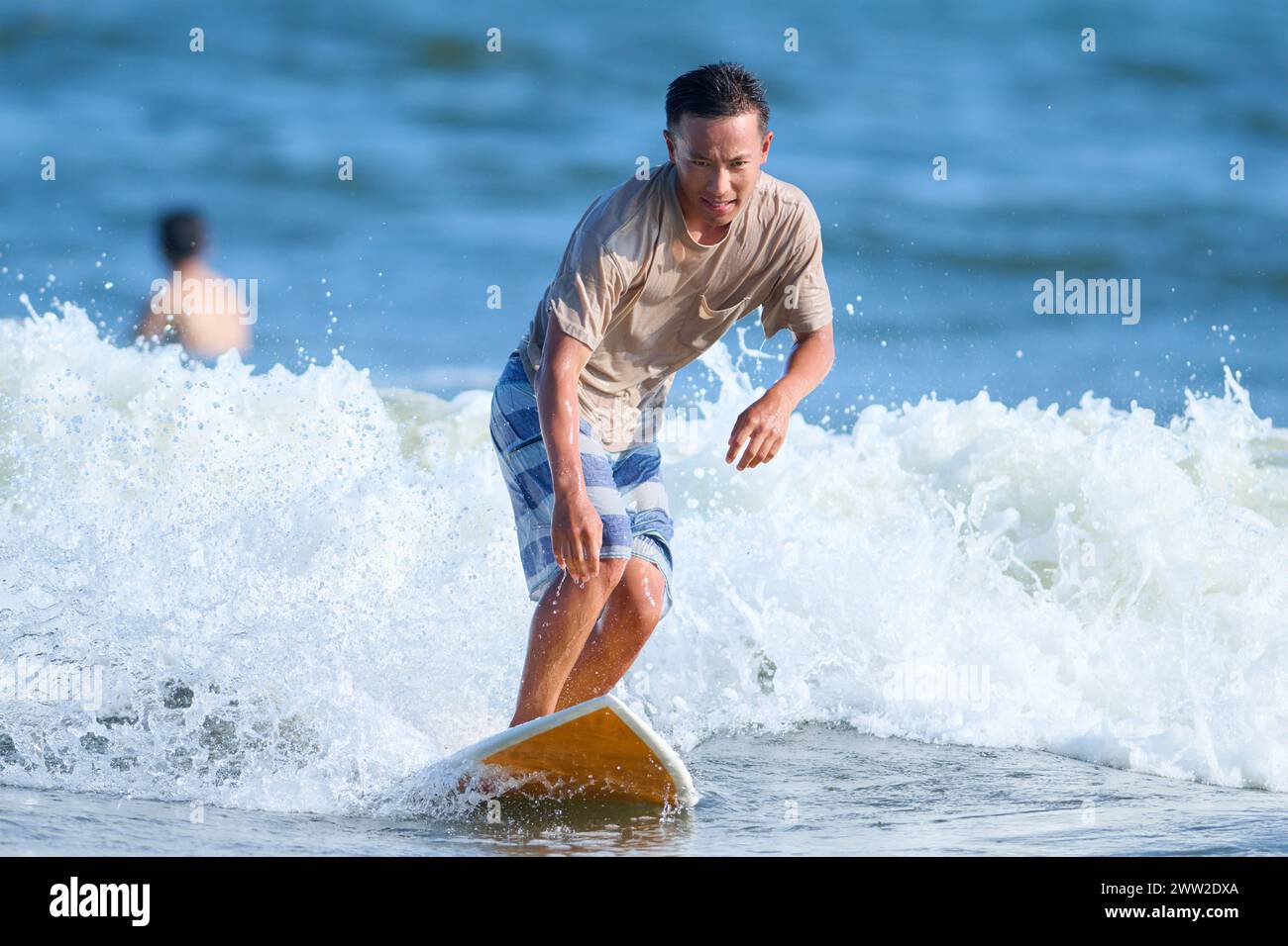 Balance on a surfboard hi-res stock photography and images - Alamy