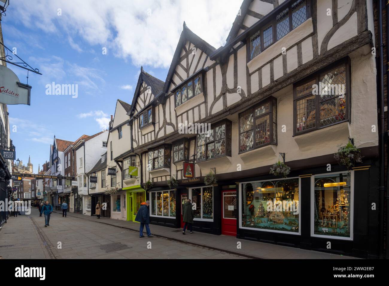 Shops in stonegate york hi-res stock photography and images - Alamy