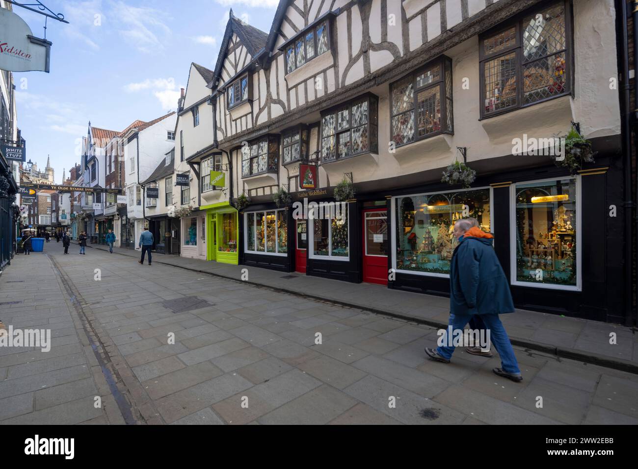 Shops in stonegate york hi-res stock photography and images - Alamy
