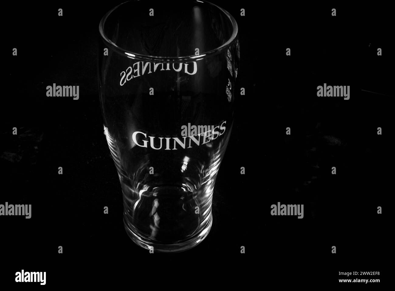 Empty guinness glass Black and White Stock Photos & Images - Alamy