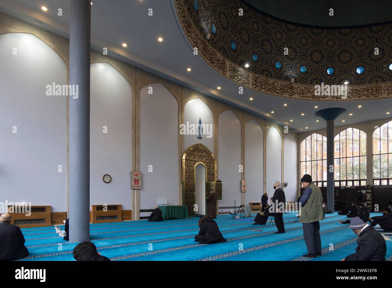 Worshippers praying, London Central Mosque or Regent's Park Mosque ...