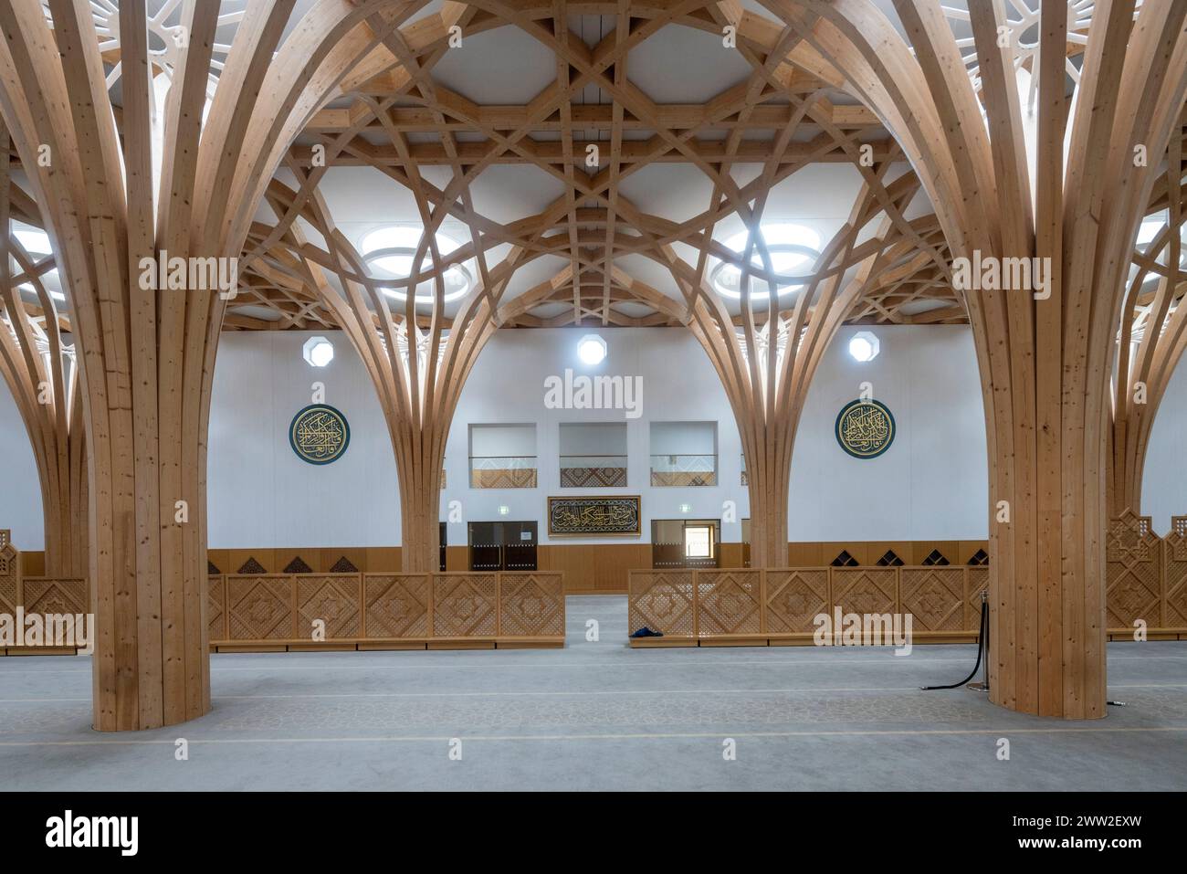 wooden vaulted arches, view towards women's prayer area, The Cambridge ...