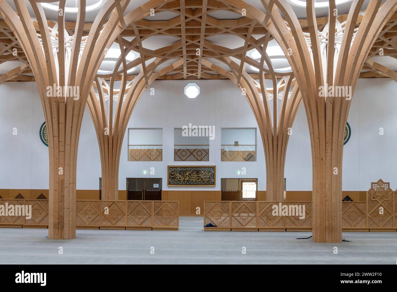 wooden vaulted arches, view towards women's prayer area, The Cambridge ...