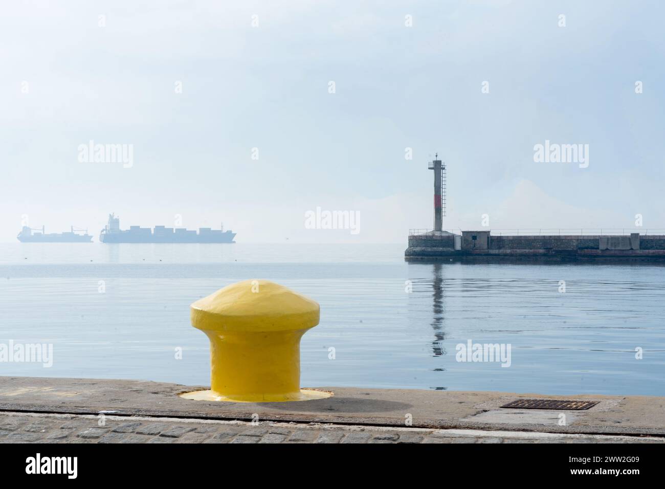 Wet concrete handling hi-res stock photography and images - Alamy