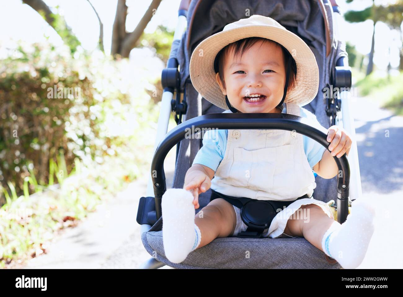 Cute asian baby boy hi-res stock photography and images - Alamy