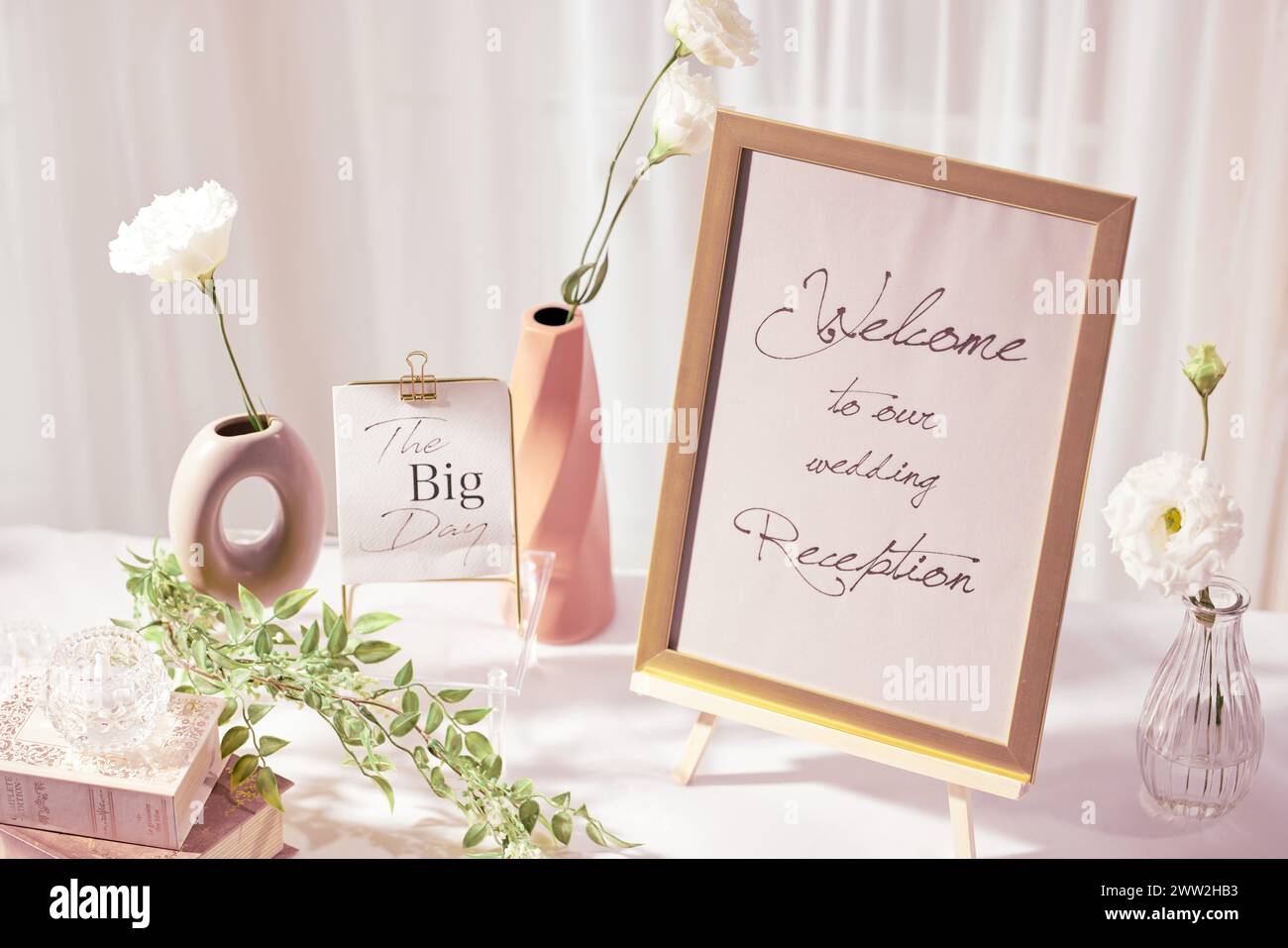 Wedding reception table with flowers and a welcome sign Stock Photo - Alamy