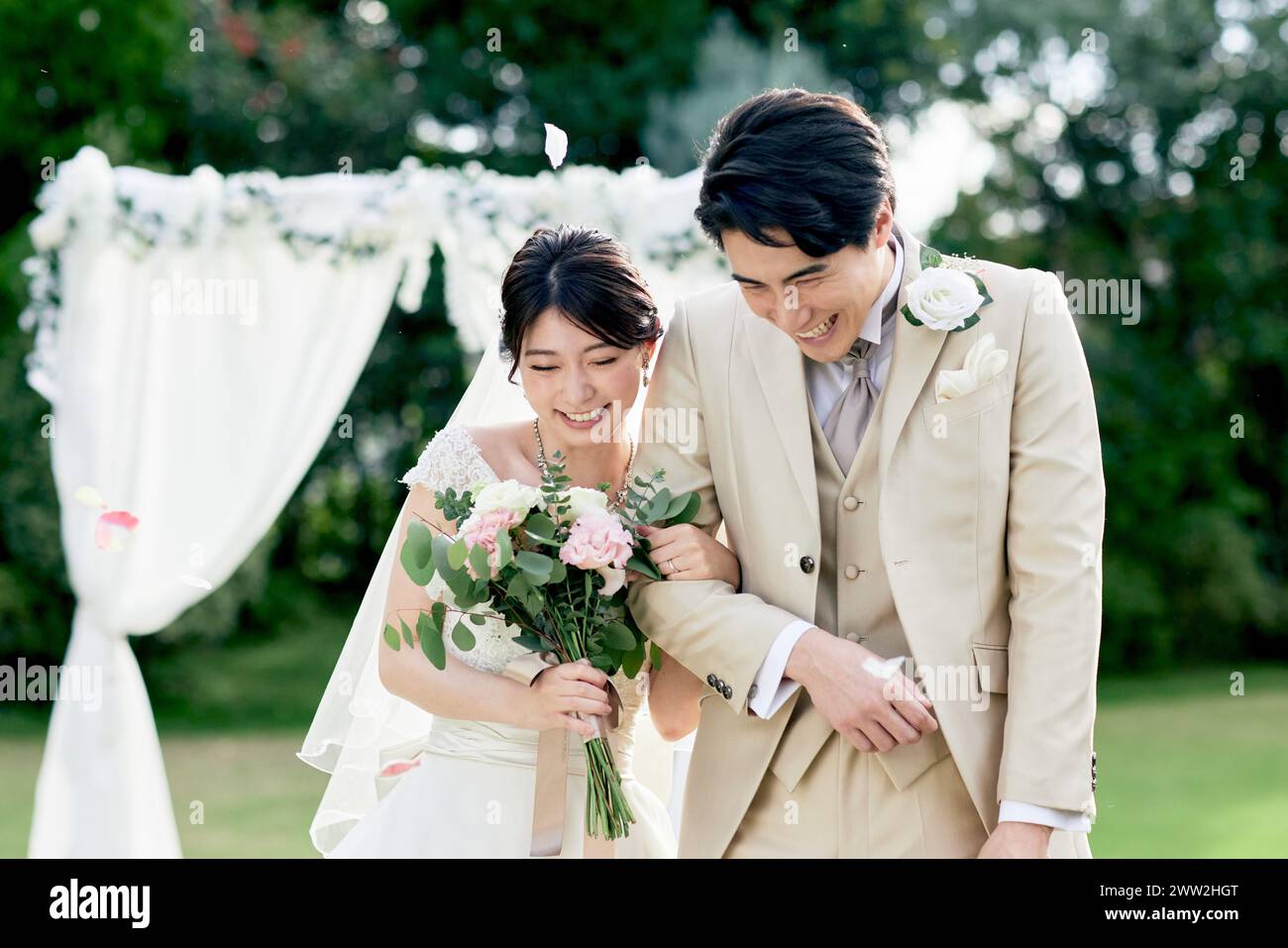 A newly married couple smile as they walk down the aisle Stock Photo ...