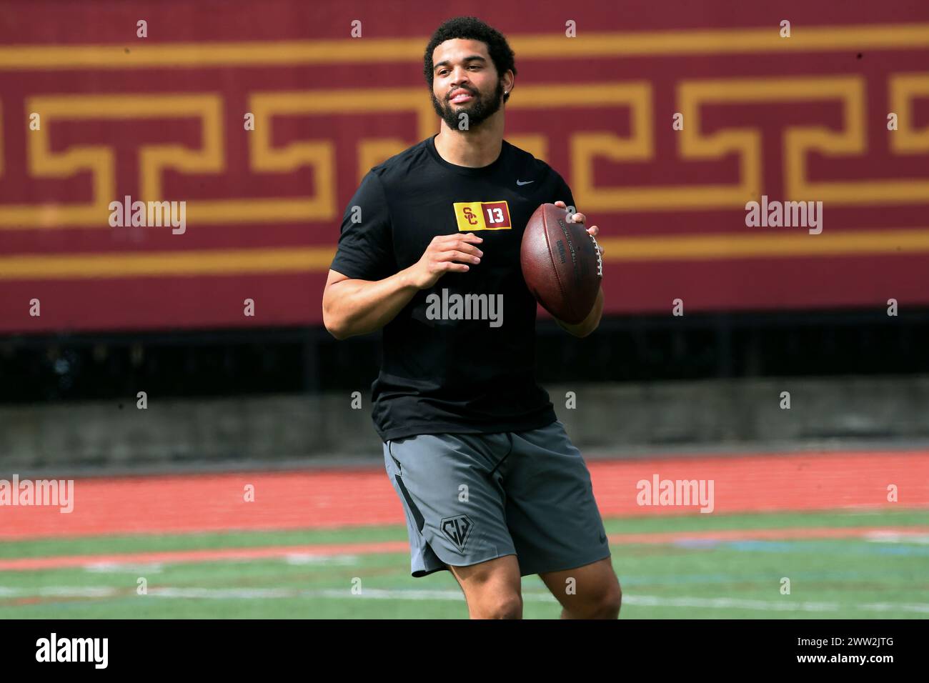 Southern California Trojans quarterback Caleb Williams (13) prepares to ...