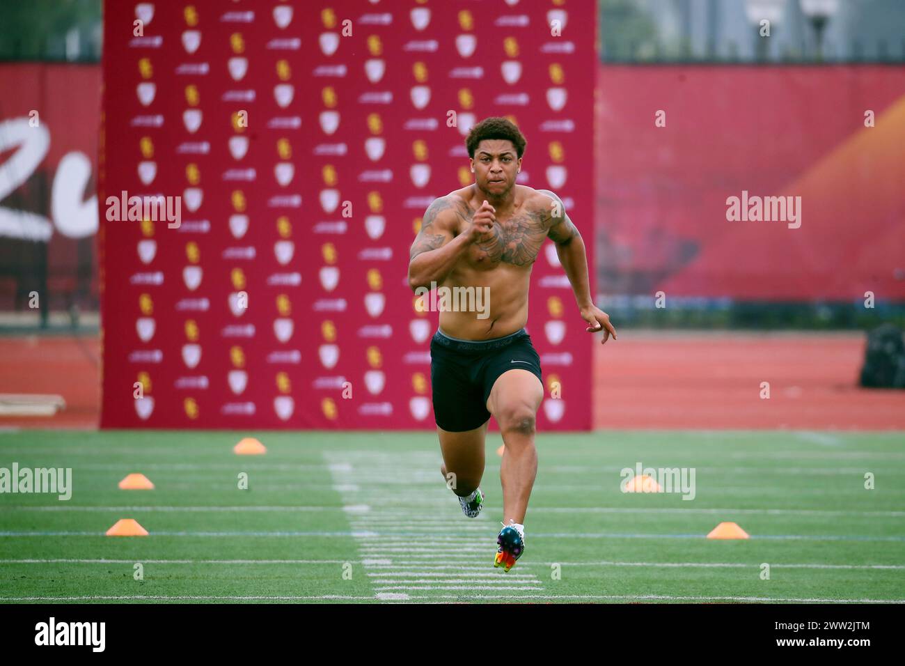 Southern California Trojans running back Austin Jones (6) runs the 40 ...