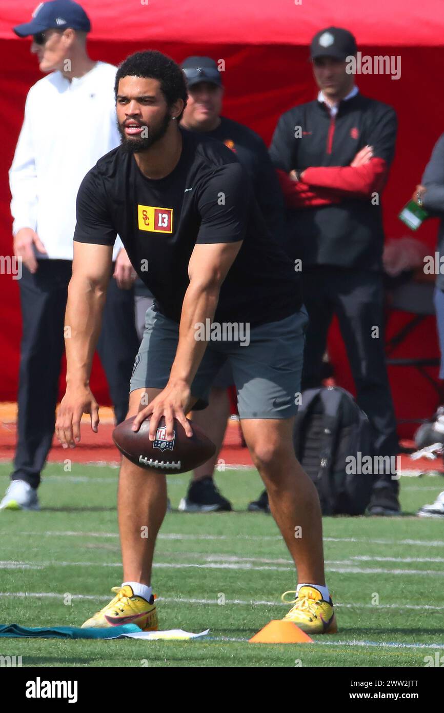 Southern California Trojans quarterback Caleb Williams (13) prepares to ...