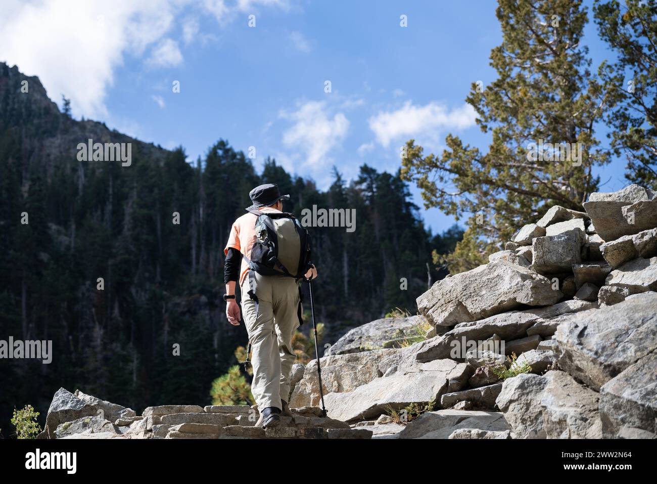 Man hiking bay trail hi-res stock photography and images - Alamy