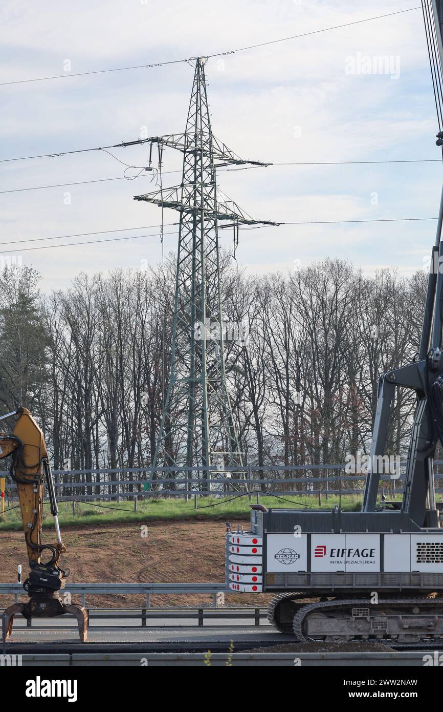 21 March 2024, Bavaria, Höchstadt a.d.Aisch: A power line cable is ...