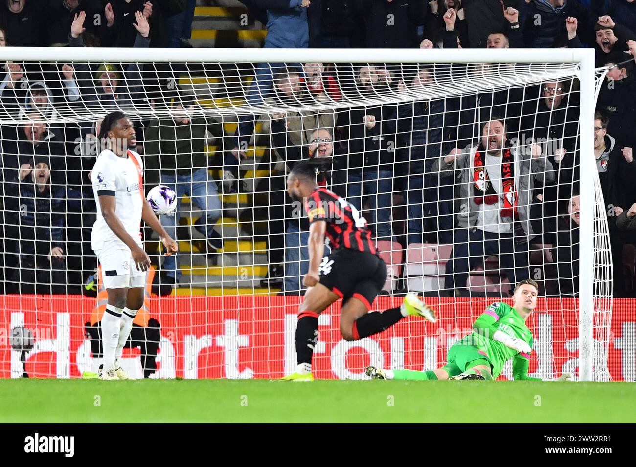Semenyo goal hi-res stock photography and images - Alamy