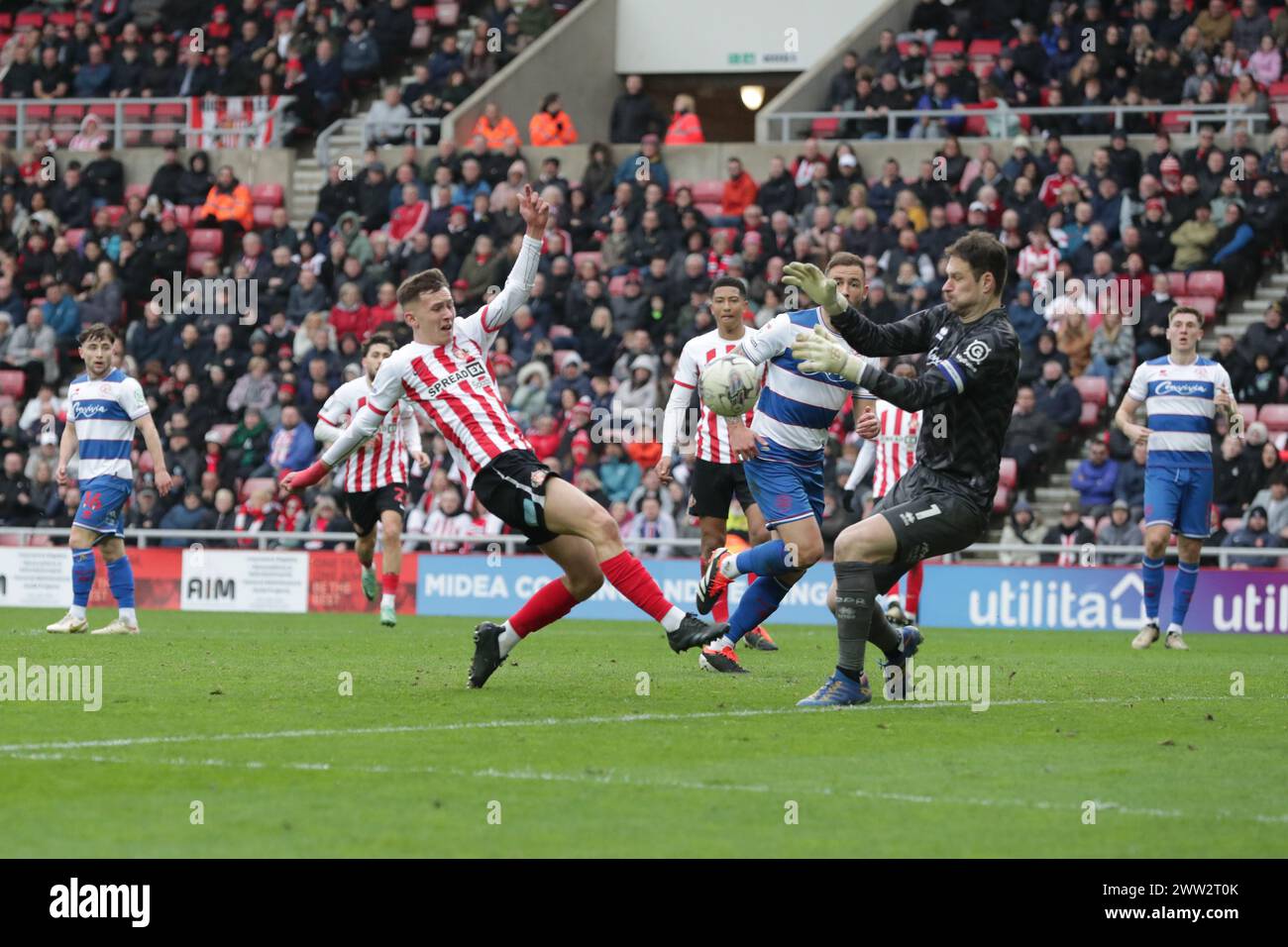 Chris Rigg of Sunderland collides with Asmir Begovic of Queens Park ...