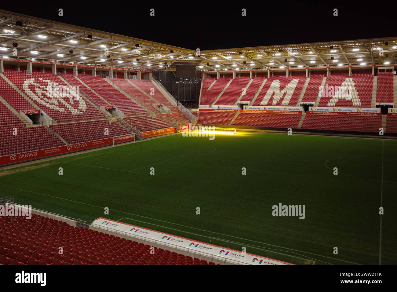 MEWA Arena Mainz Blick auf die MEWA-Tribüne und Kömmerling-Tribüne, Süd ...
