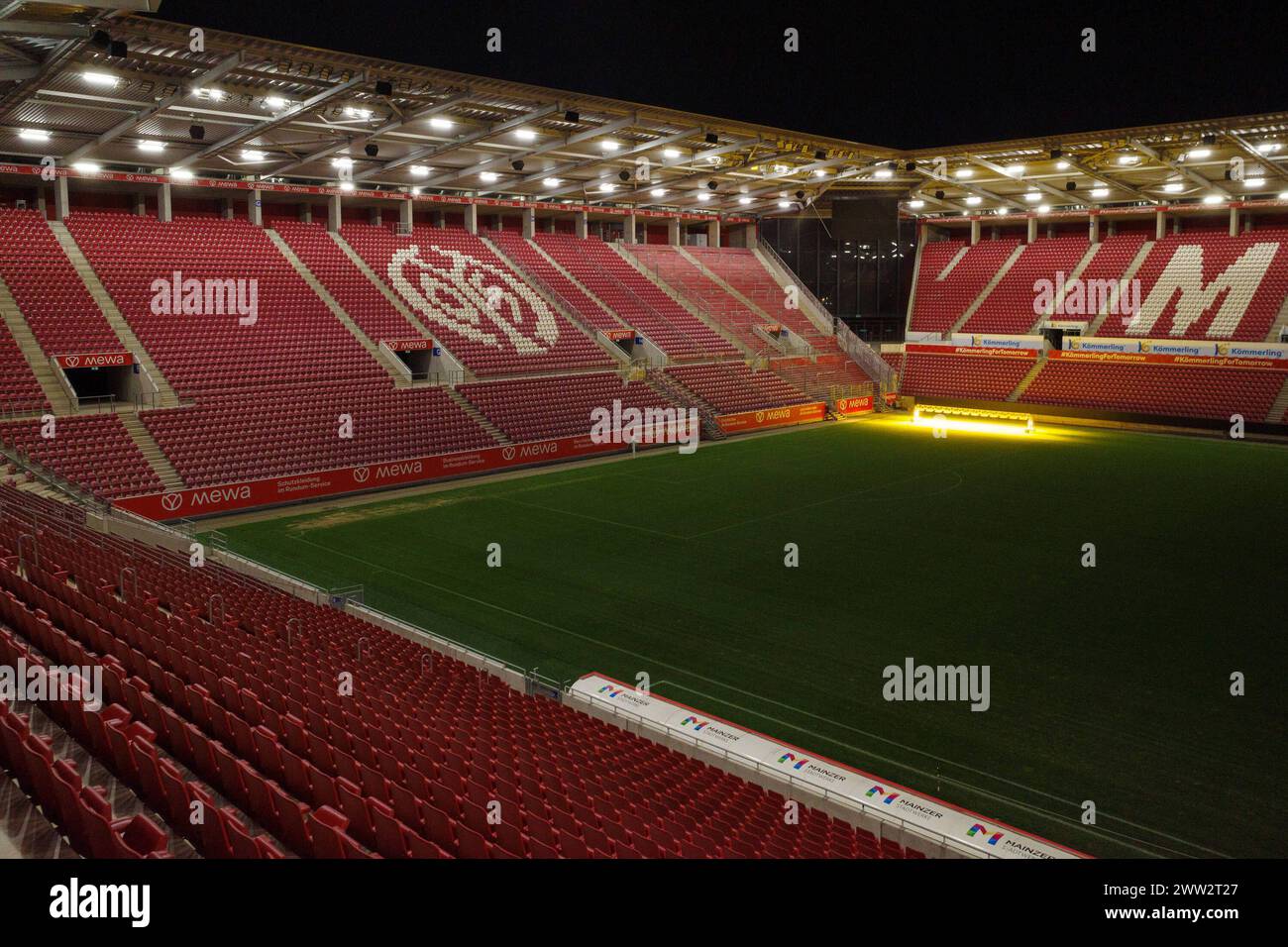 MEWA Arena Mainz Blick auf die MEWA-Tribüne und Kömmerling-Tribüne, Süd ...