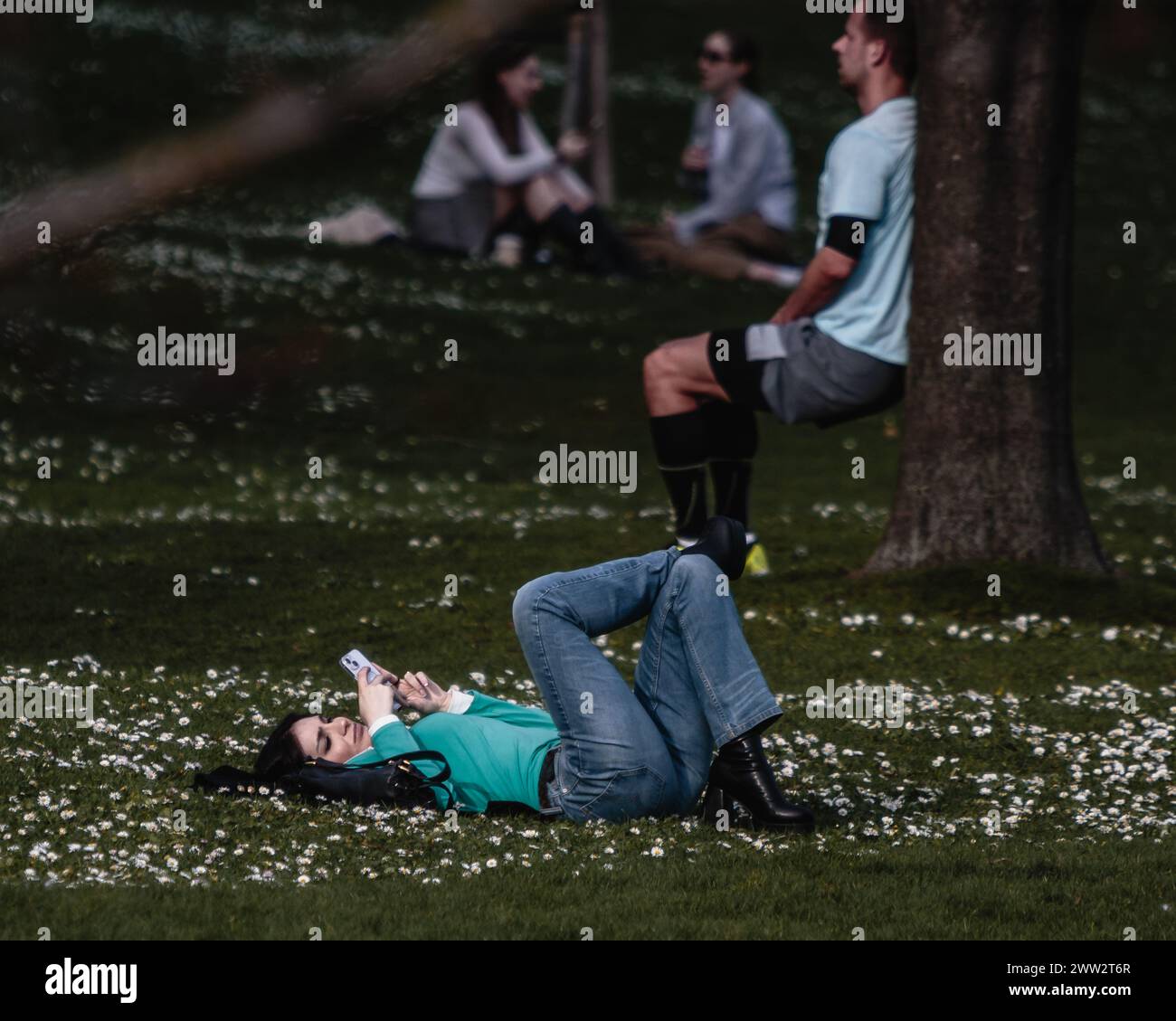 A tourists enjoys the London spring sunshine in St. James's Park Stock ...