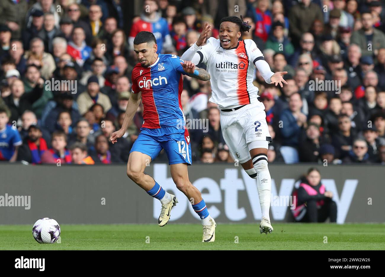 Daniel Munoz of Crystal Palace battles Gabriel Osho of Luton Town ...