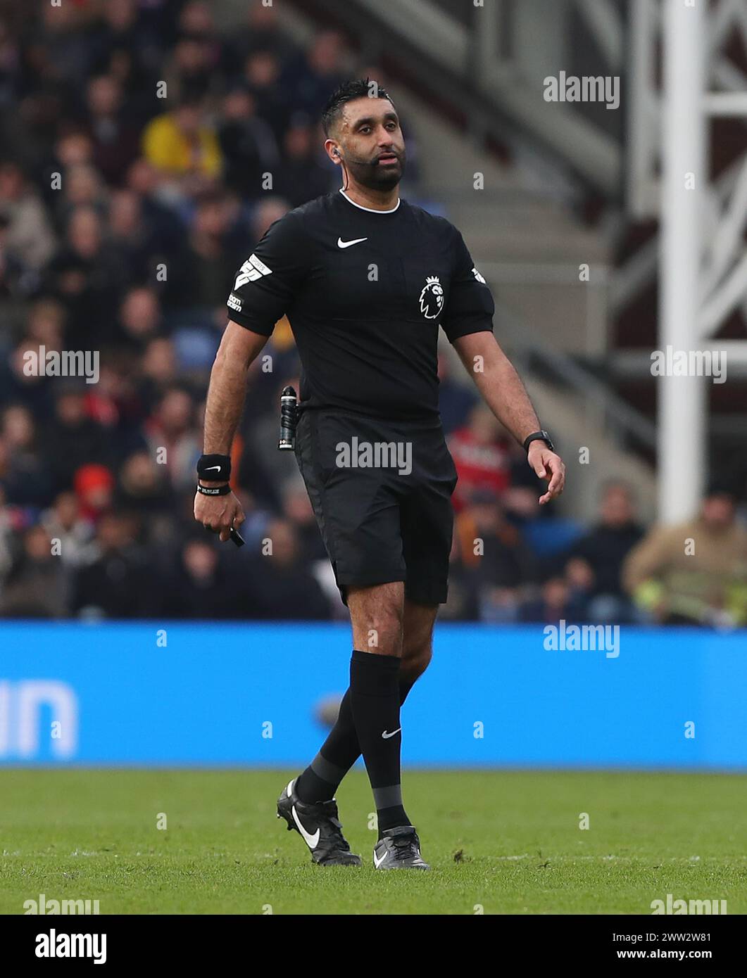 Referee, Sunny Singh Gill takes charge of his 1st Premier League match ...