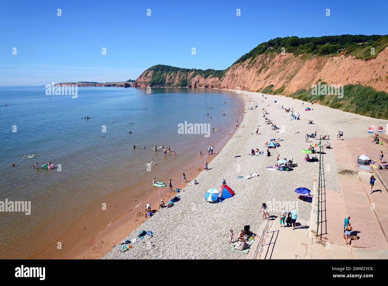 Elevated view of tourists relaxing on Jacobs Ladder beach with cliffs ...