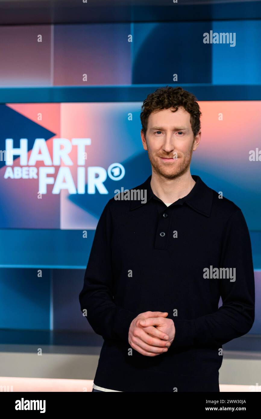 Moderator - Louis Klamroth, neue Kulisse, Studio, hart aber fair ...
