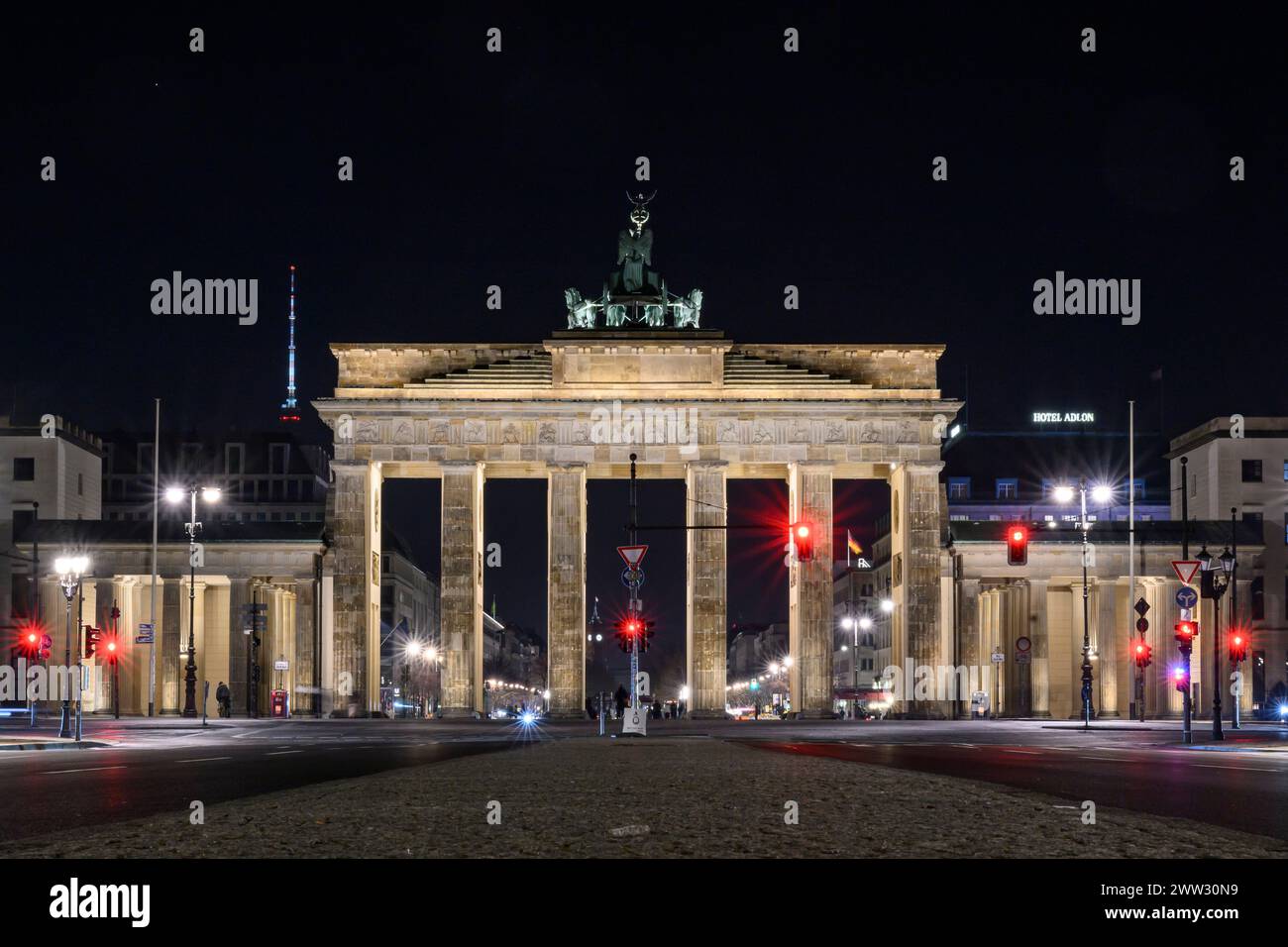 Das Brandenburger Tor, am Abend - Lichter der Grossstadt Berlinbilder ...