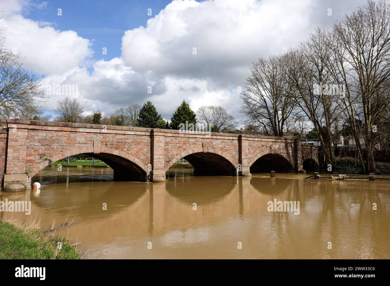 River arches hi-res stock photography and images - Alamy
