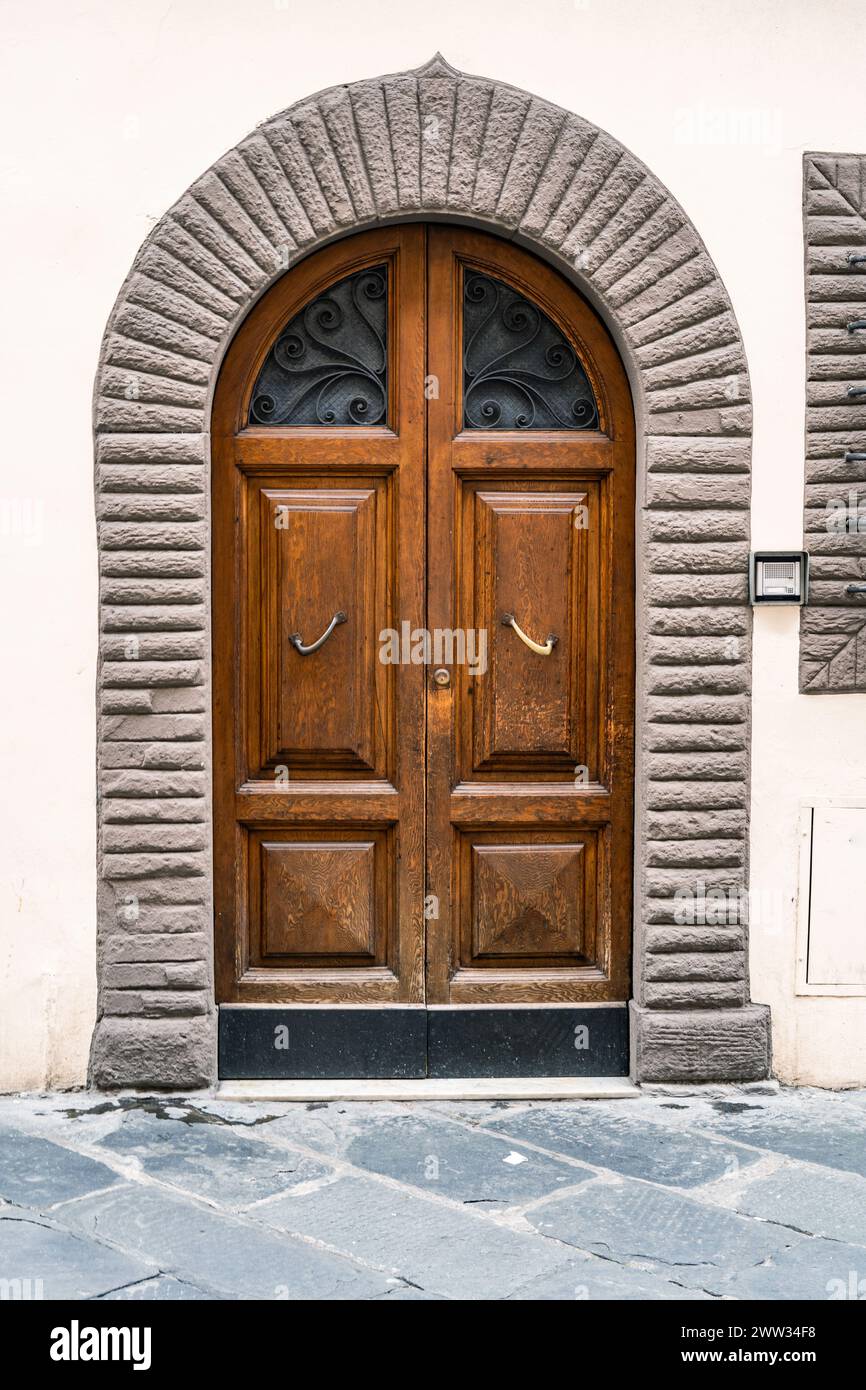 Italian Door. Old Italian street of a small town of Lucca in Tuscany ...