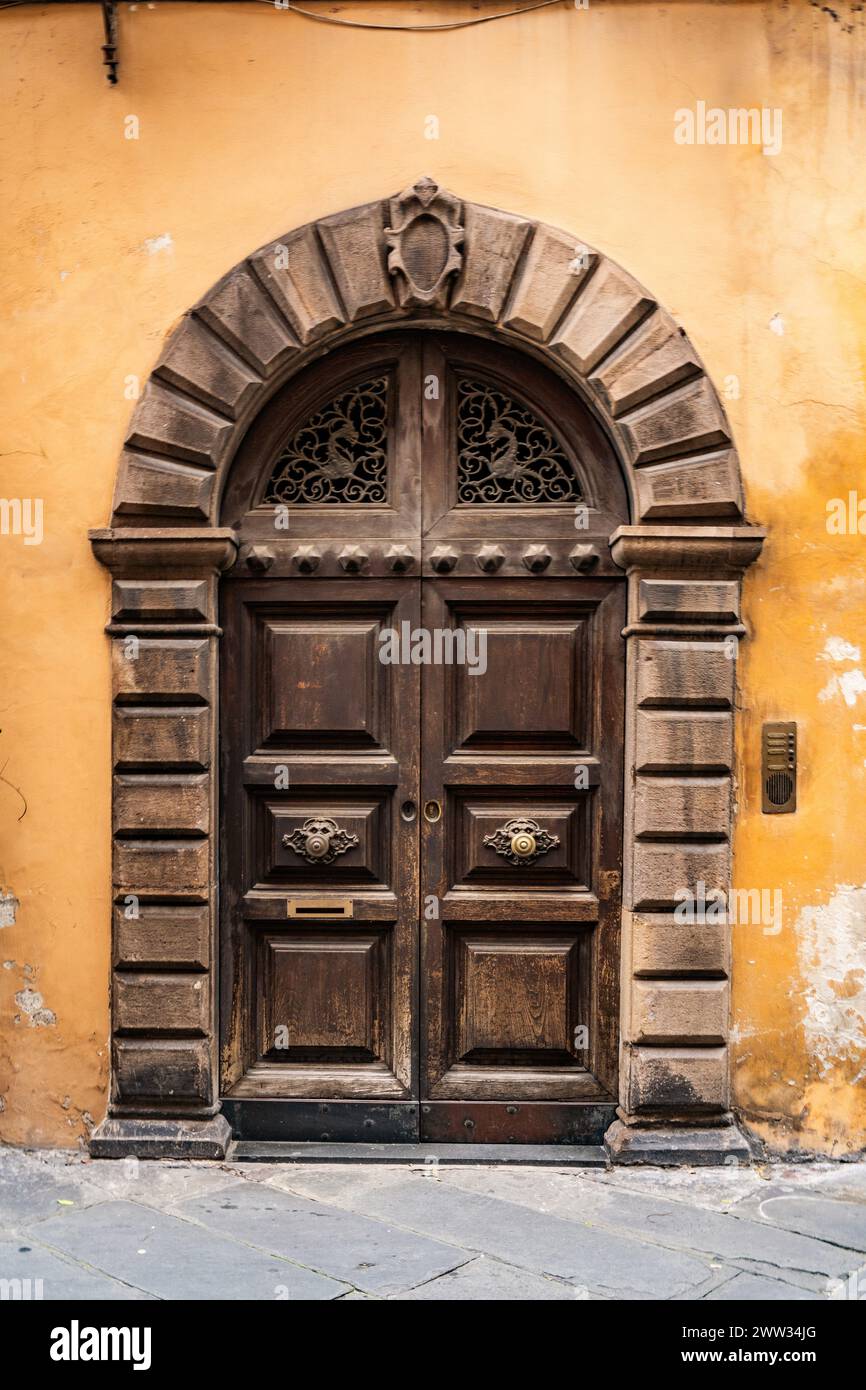 Italian Door. Old Italian street of a small town of Lucca in Tuscany ...