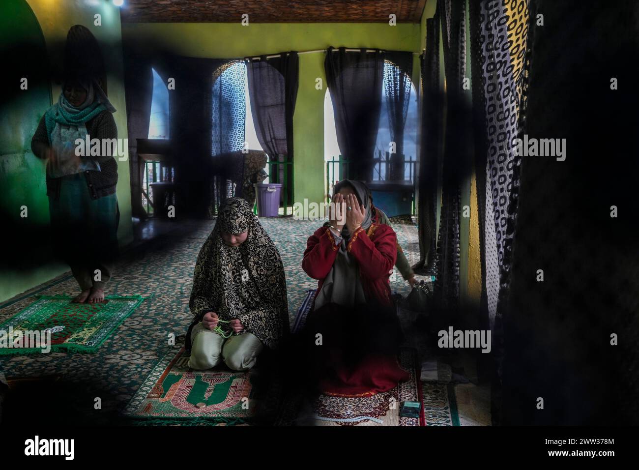 Shiite Muslim woman pray at the shrine of Peer Syed Mehndi on Nowruz ...