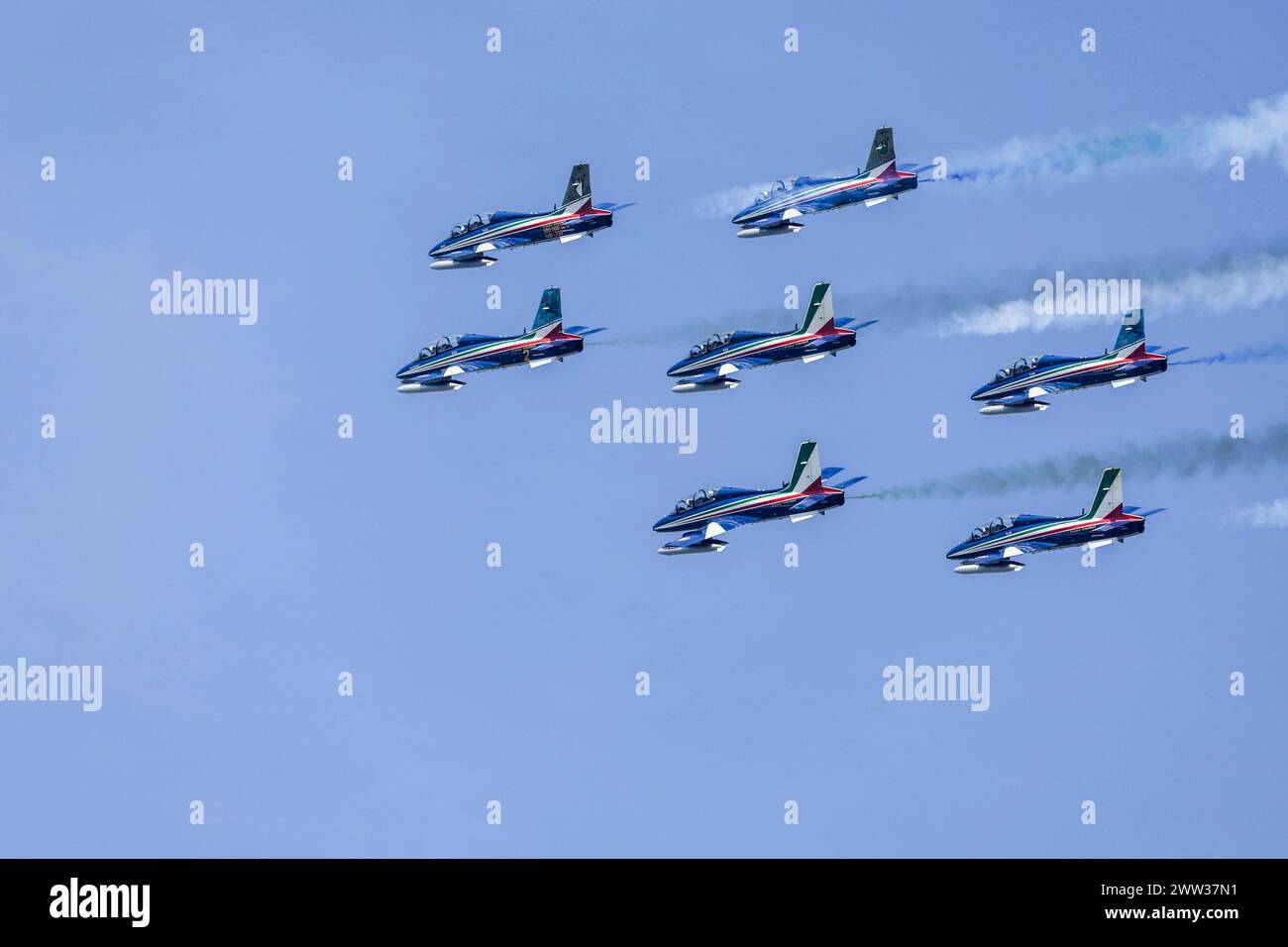 The Frecce Tricolori fly Pozzuoli The Frecce Tricolori fly over the ...