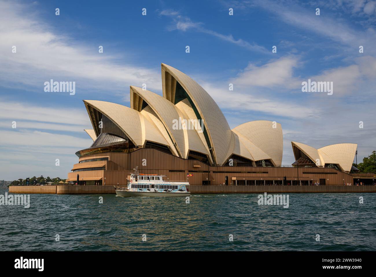 Side of sydney opera house hi-res stock photography and images - Alamy