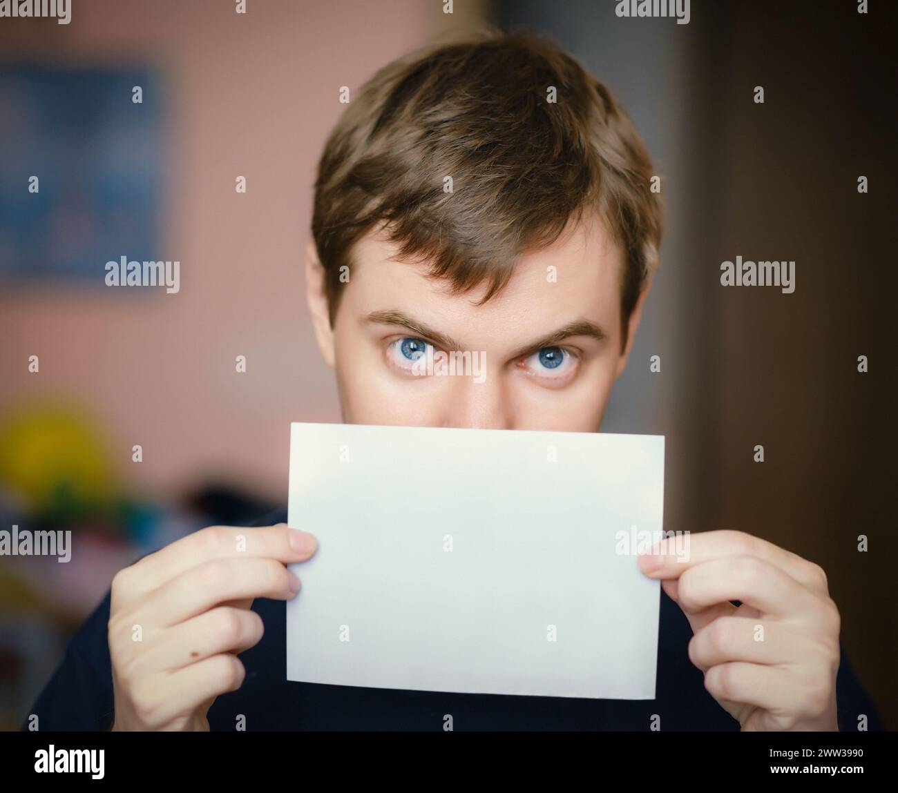 Male hand blank paper hi-res stock photography and images - Alamy