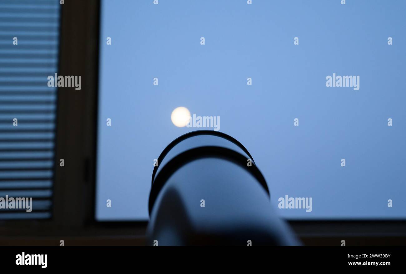 Refractor hi-res stock photography and images - Alamy