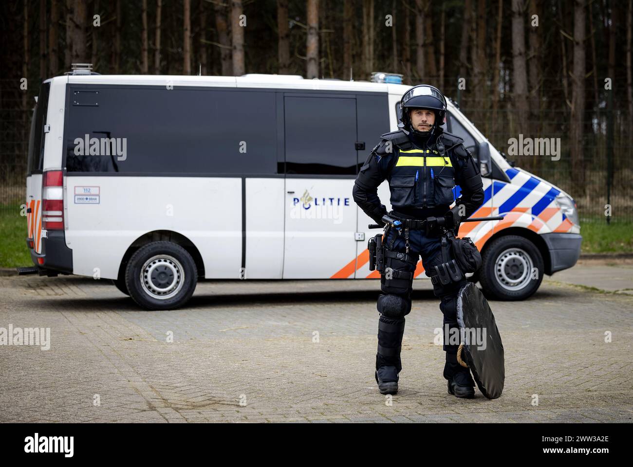 OSSENDRECHT - A fully equipped riot police officer during the ...