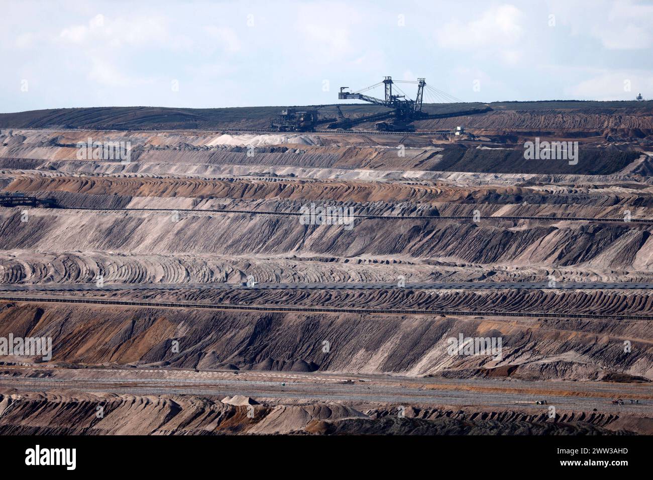 Deutschland schaufelradbagger in der rwe braunkohlegrube garzweiler hi ...