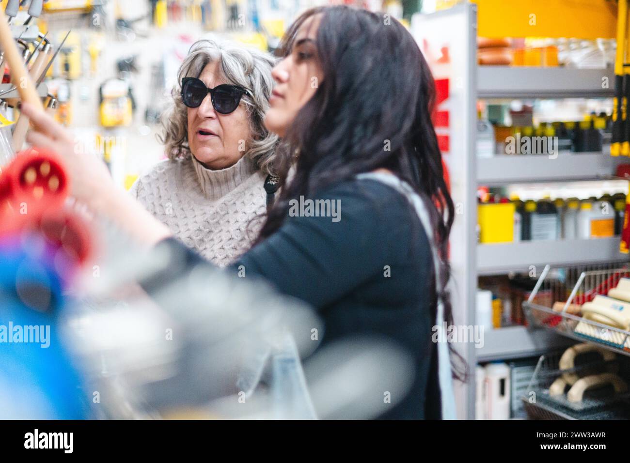 30 something female shopping hi-res stock photography and images - Alamy