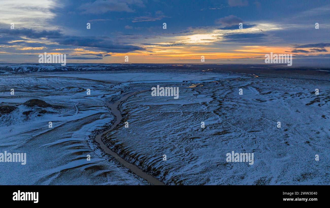 Overgrown river landscape, onset of winter, sunset, Fjallabak Nature ...