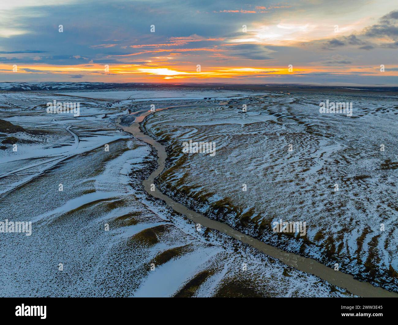 Overgrown river landscape, onset of winter, sunset, Fjallabak Nature ...