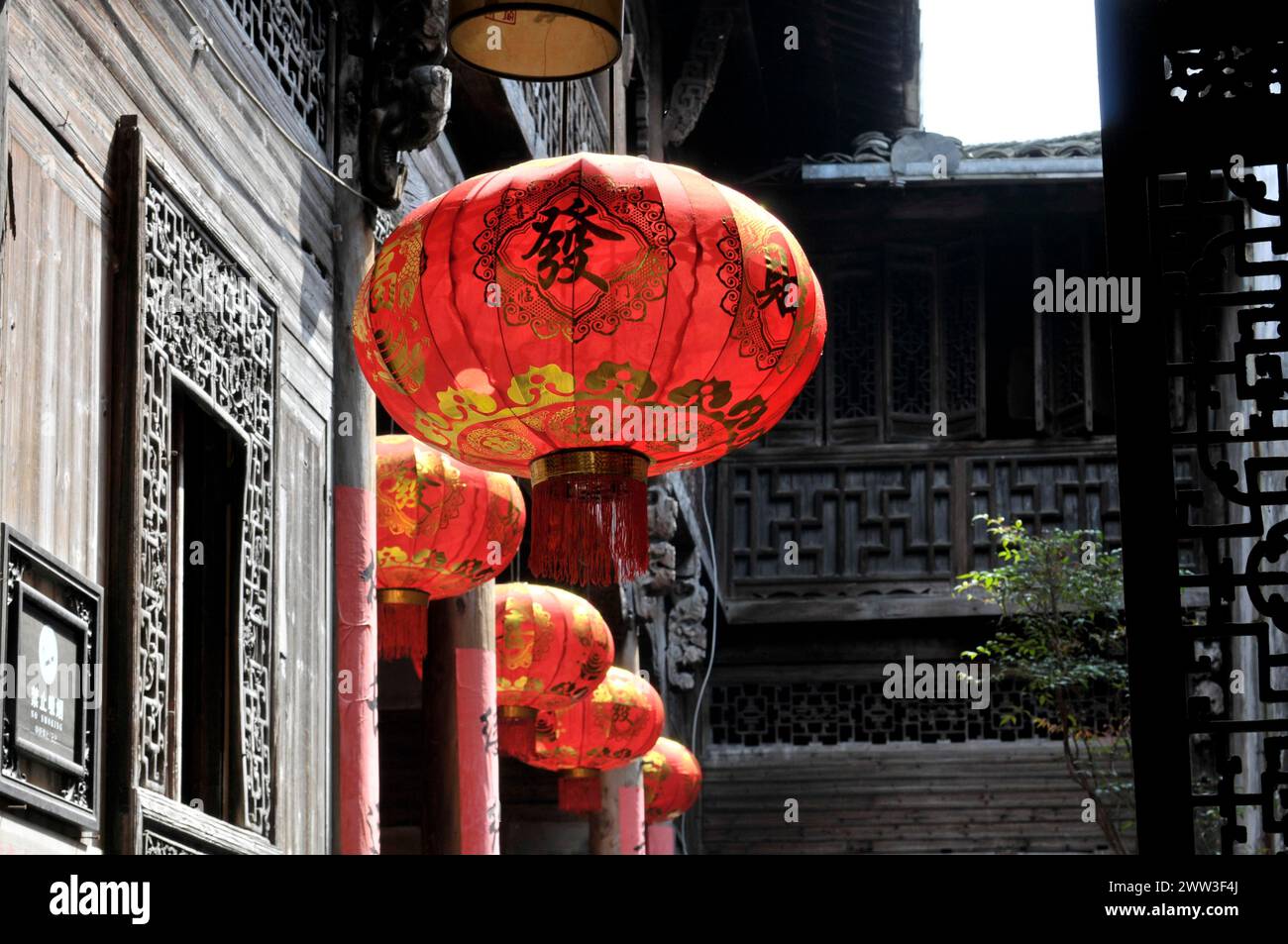 Red lamp china hi-res stock photography and images - Alamy