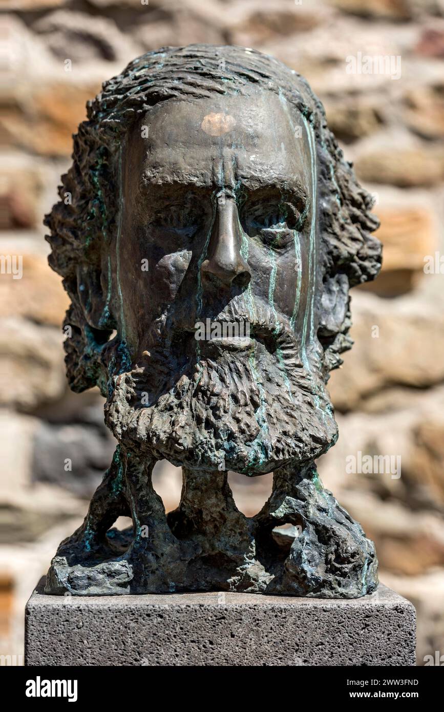 Monument to SPD politician Wilhelm Liebknecht, portrait, bronze ...