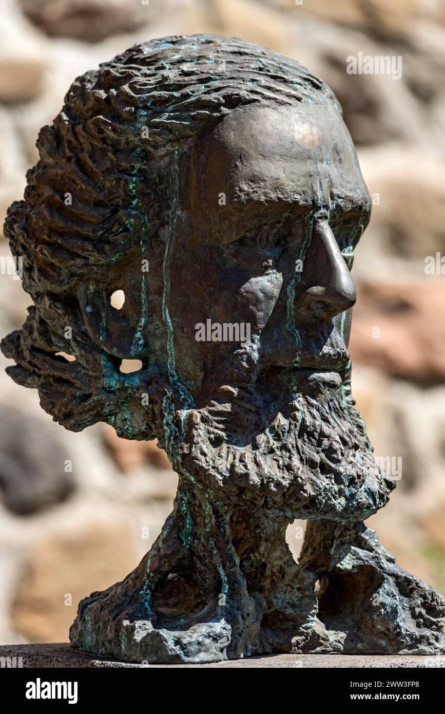 Monument to SPD politician Wilhelm Liebknecht, portrait, bronze ...