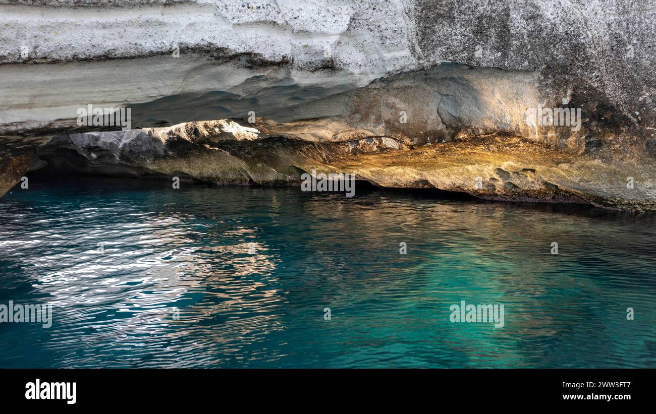 Arch over water hi-res stock photography and images - Alamy