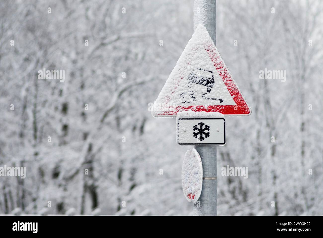 Warning ice slippery surface sign hi-res stock photography and images ...