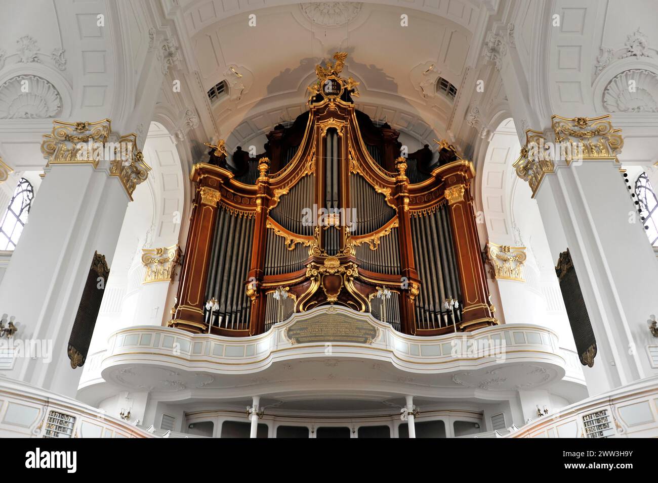 Big organ pipe hi-res stock photography and images - Alamy