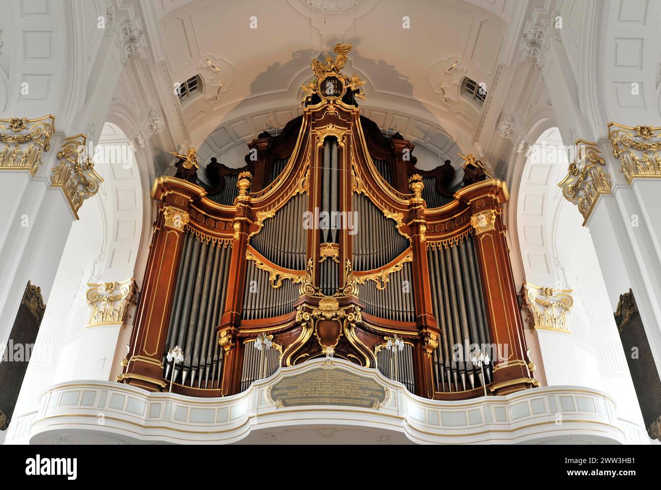 Big organ pipe hi-res stock photography and images - Alamy