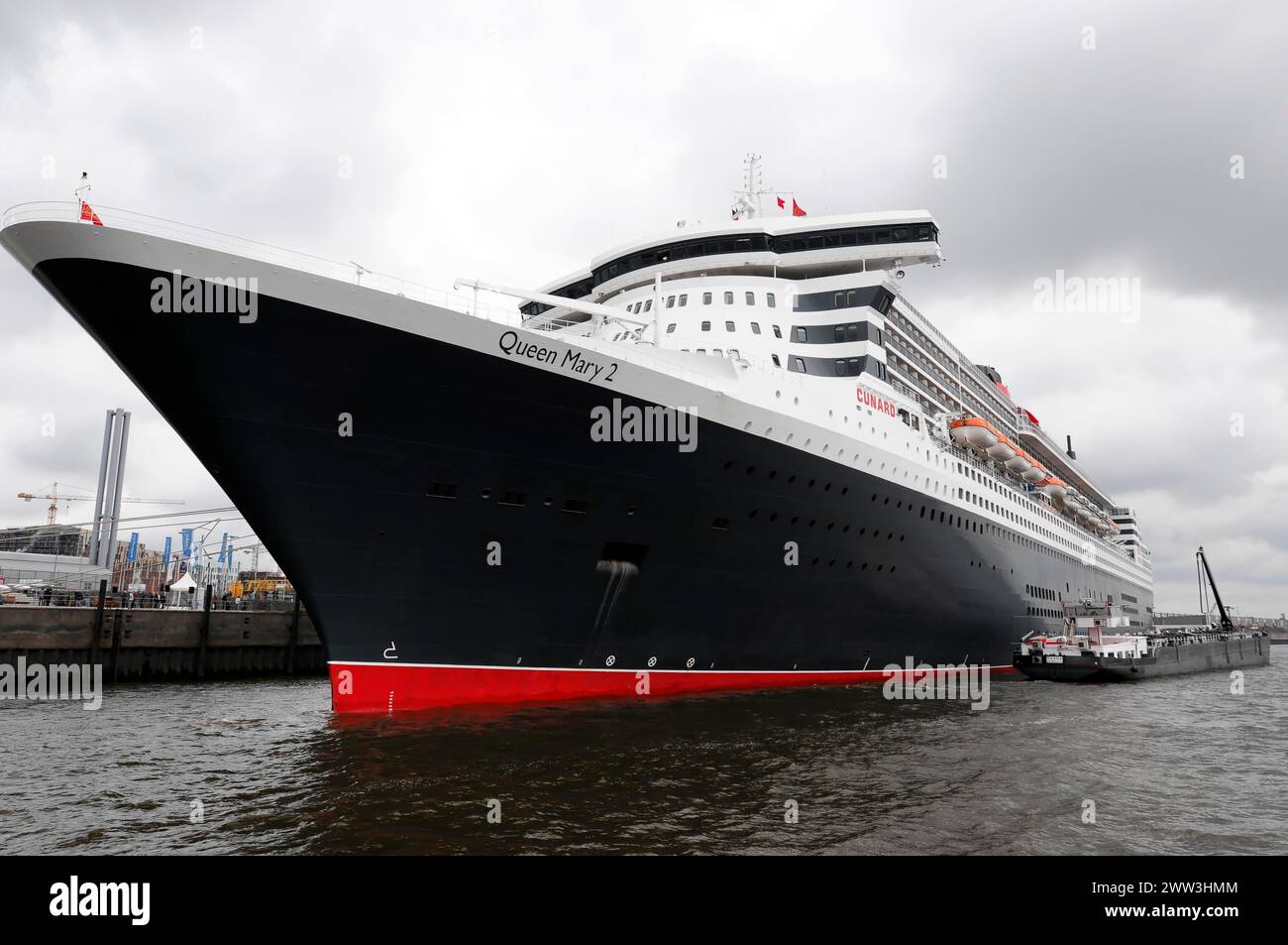 Queen mary ship bow hi-res stock photography and images - Alamy