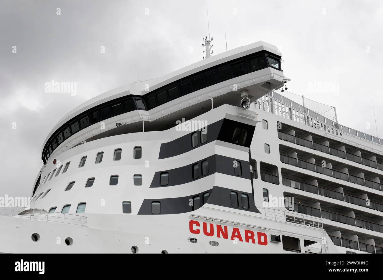 Queen mary ship bow hi-res stock photography and images - Alamy