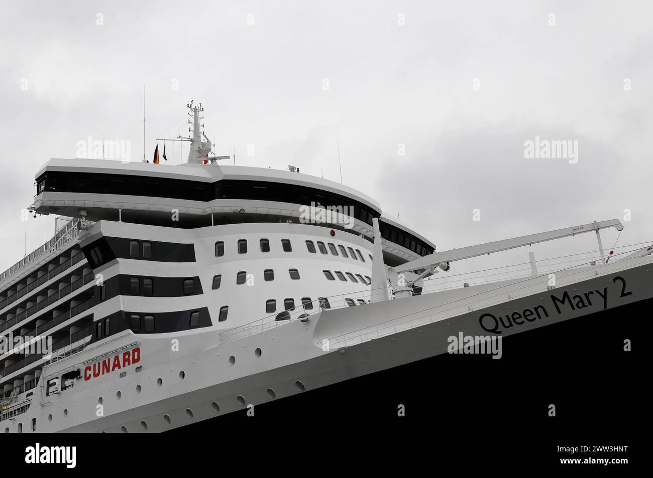 Queen mary ship bow hi-res stock photography and images - Alamy